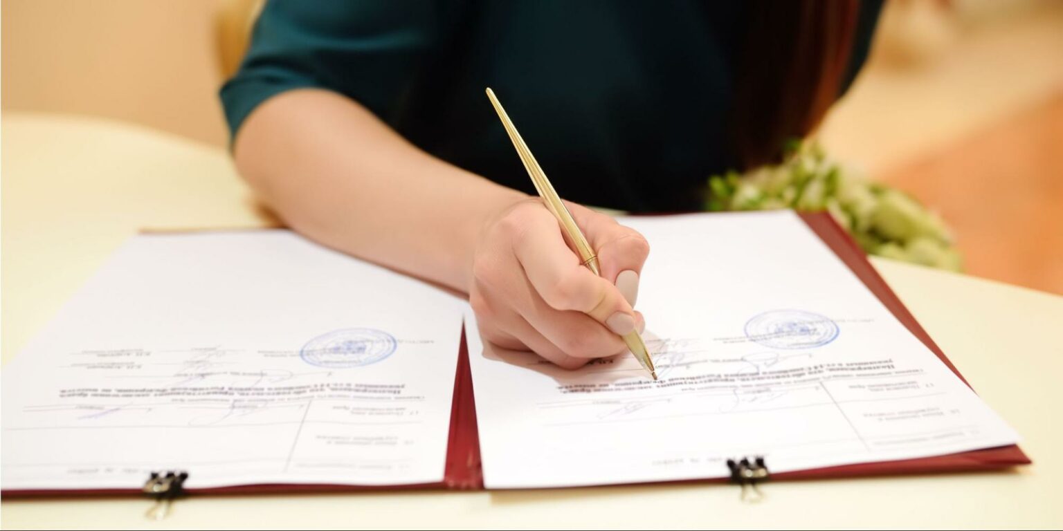 A SIMPLE Guide: How to Get a Marriage License in NZ [2026 ]